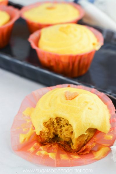 Mango Cupcakes with Fresh Mango Buttercream (with Video) ⋆ Sugar, Spice ...