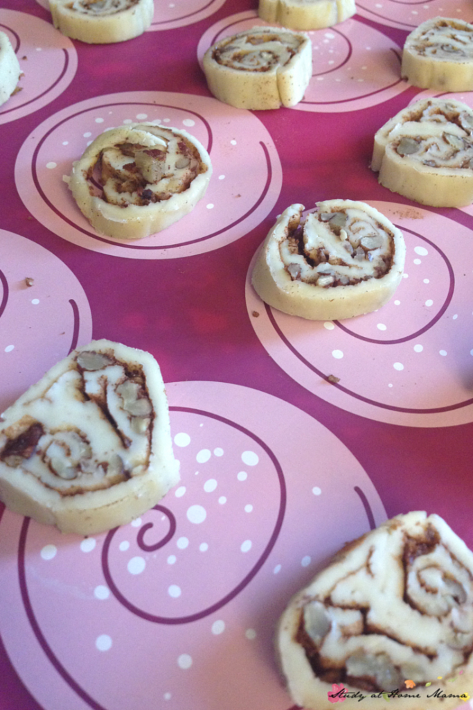 Kids Kitchen: Cinnamon Bun Crackers ⋆ Sugar, Spice and Glitter