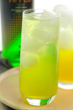 Fizzy Apple Cocktail (with Video) ⋆ Sugar, Spice and Glitter