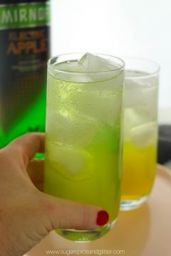 Fizzy Apple Cocktail (with Video) ⋆ Sugar, Spice and Glitter