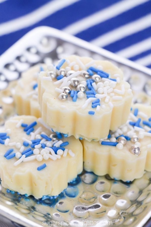 Snowflake White Chocolate Fudge ⋆ Sugar, Spice and Glitter